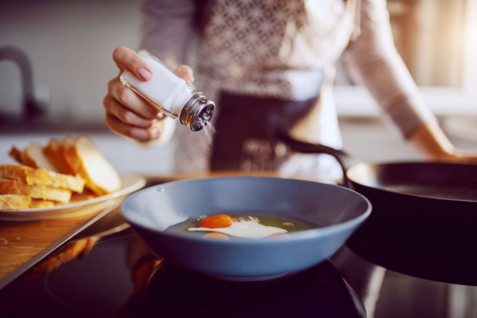 Dit zijn de 5 grootste voordelen van een zoutarm dieet - Santé