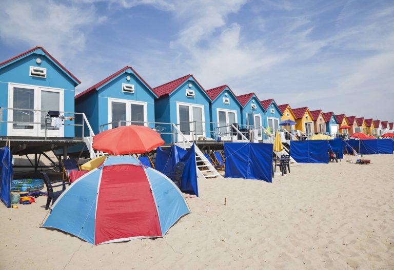 Altijd al willen slapen op het strand? 5x hier kan dat in NL - Santé
